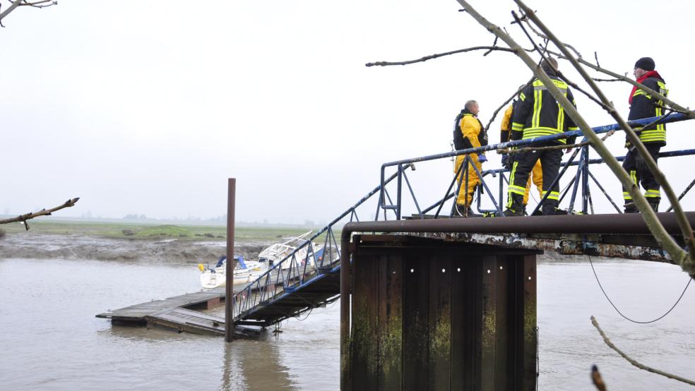 Steganlage mit fünf Booten reißt sich los - Rheiderland Zeitung