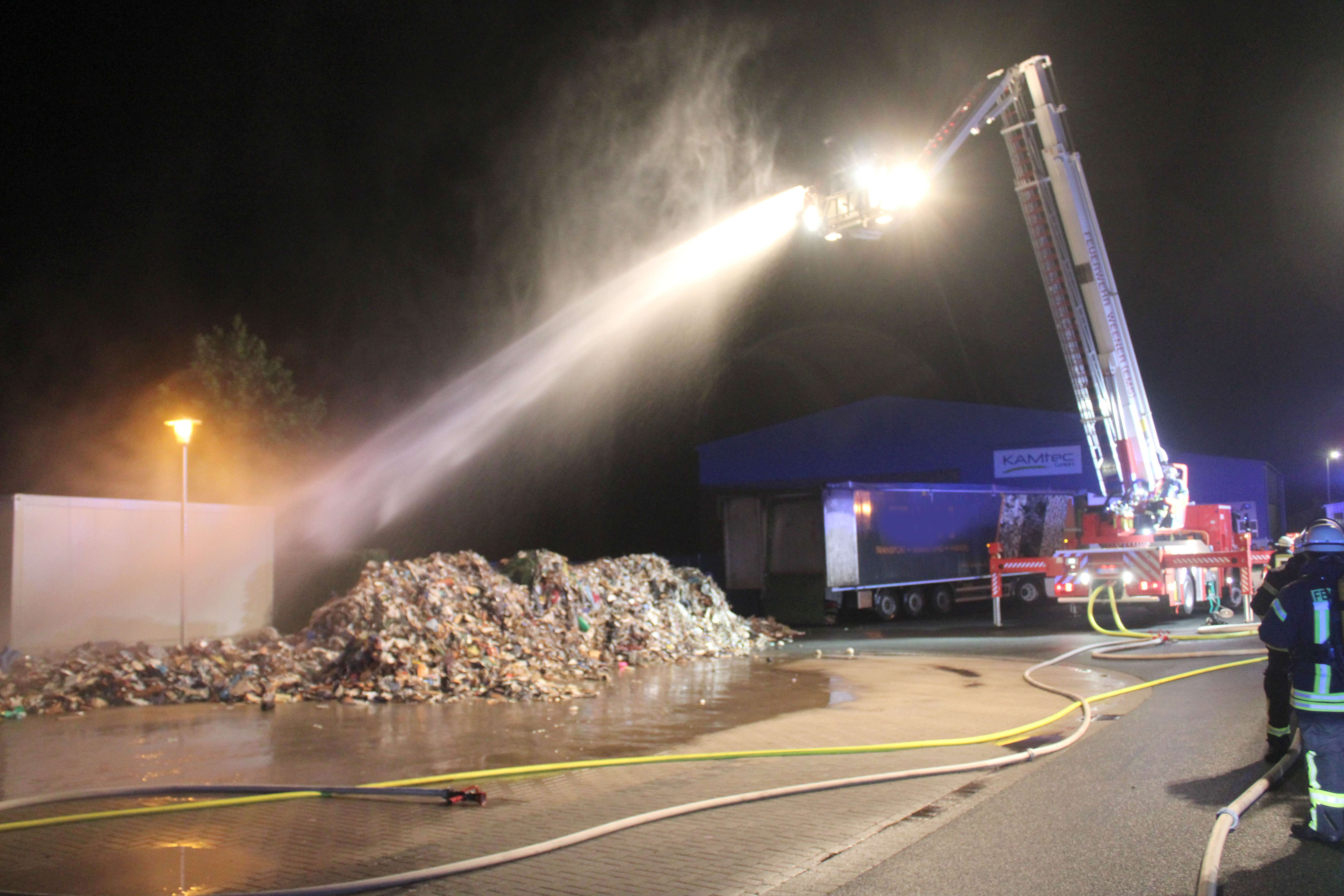 Müll-Laster in Flammen - Rheiderland Zeitung